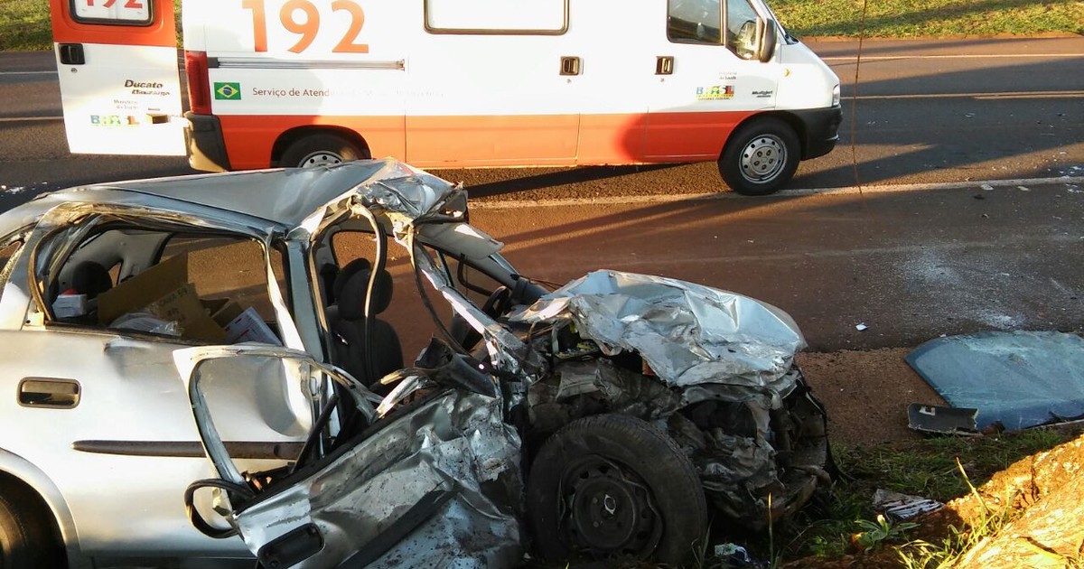 G1 - Motorista dorme ao volante e bate carro contra caminhão na BR-369 - notícias em Norte e ...