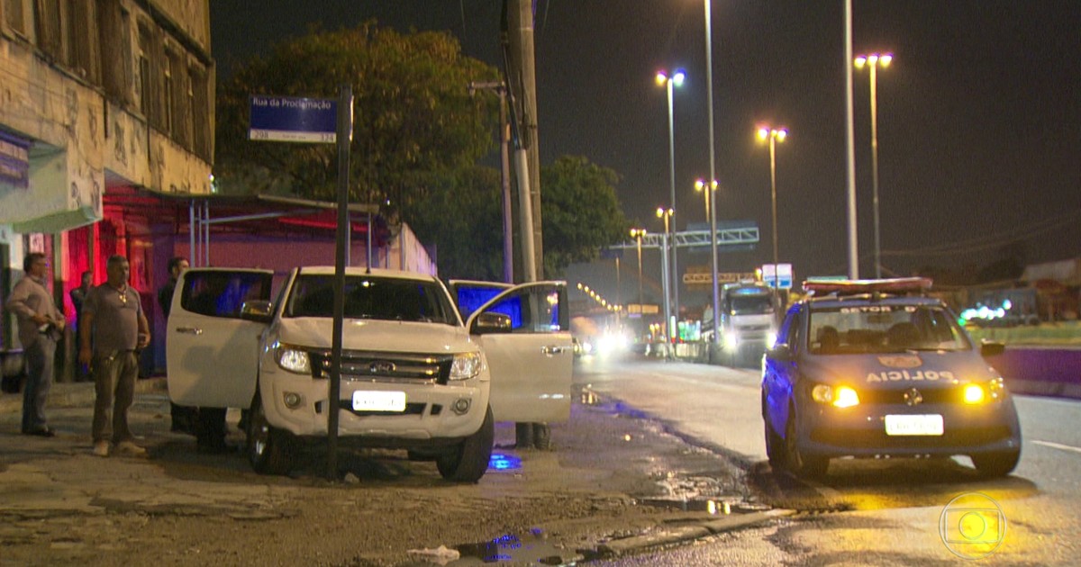 G1 - Quatro pessoas são baleadas em tiroteio na Avenida Brasil, no Rio - notícias em Rio de Janeiro