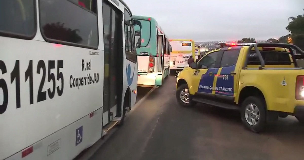 G1 Motorista é Preso No Df Fazendo Transporte Pirata Em ônibus