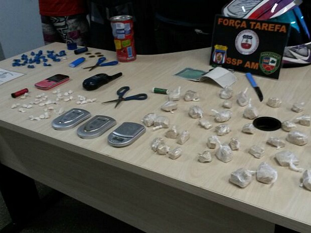 G1 Homens São Presos Com Mais De 2kg De Drogas Em Manaus Após