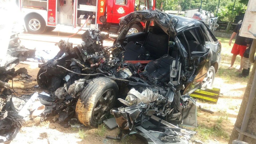 Casal morre após carro bater de frente em caminhão na BR em Ibirama Santa Catarina G
