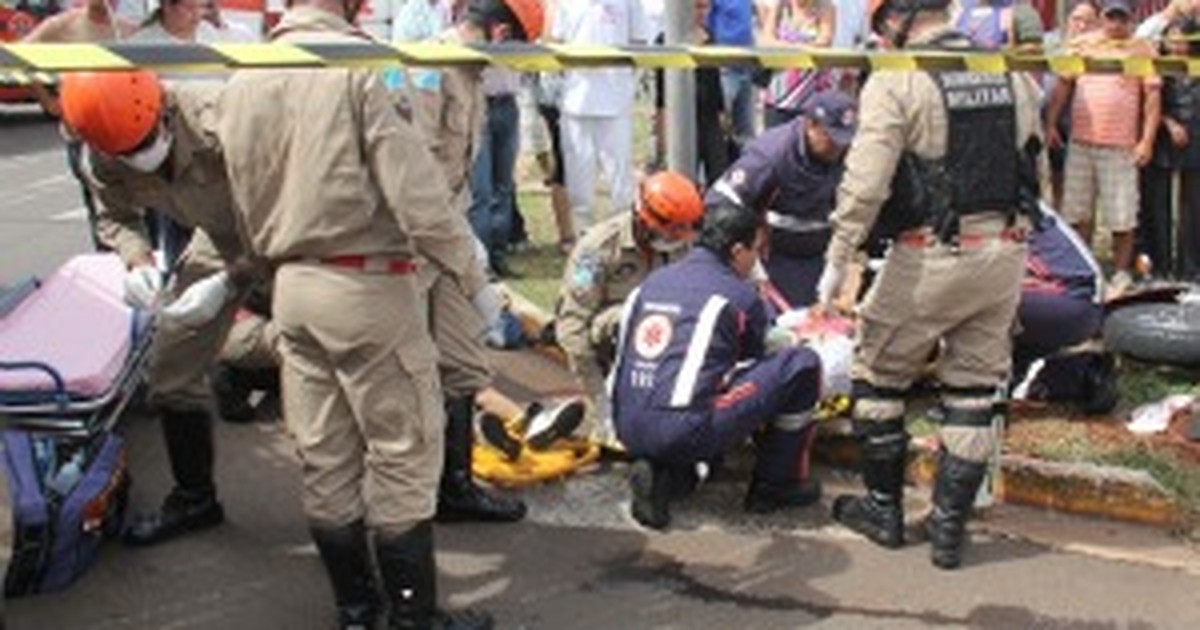 G1 Três Pessoas Ficam Feridas Em Colisão Entre Motos Em Campo Grande
