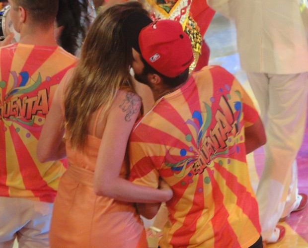 Ah O Amor Luana Piovani E Pedro Scooby Dançam Coladinhos Notícias Em