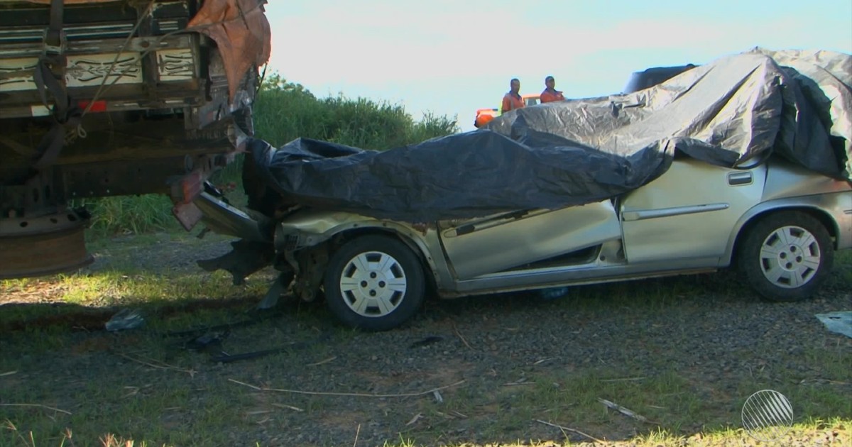 G Quatro pessoas morrem em acidente entre carro e caminhão na BR notícias em Bahia