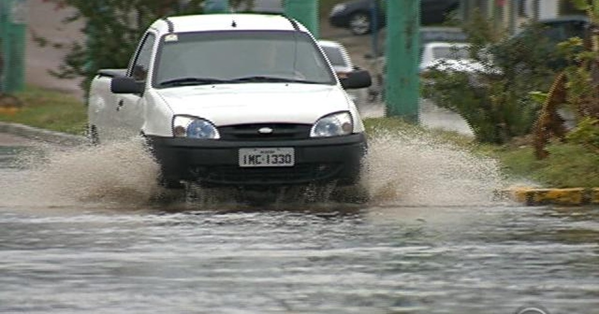 G Chuva forte alaga rodovias ruas e casas em diversas regiões do RS notícias em Rio Grande