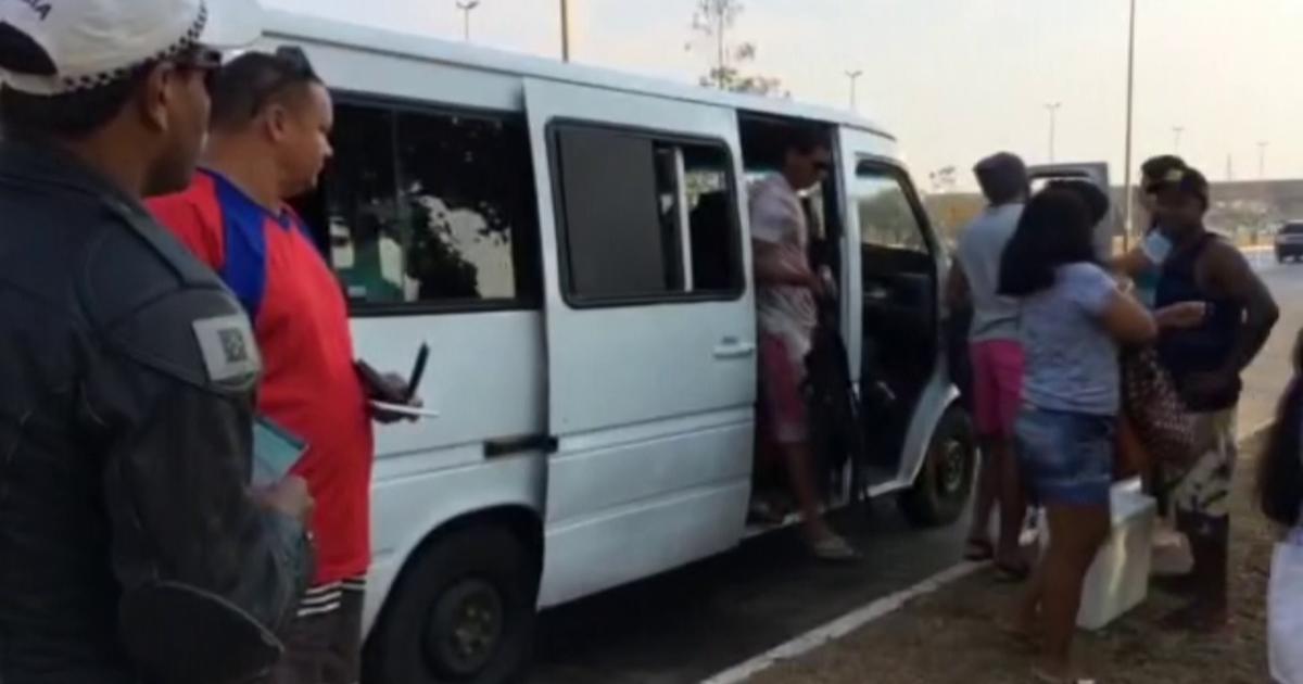 G1 No DF van pirata 17 crianças e 22 adultos é apreendida veja