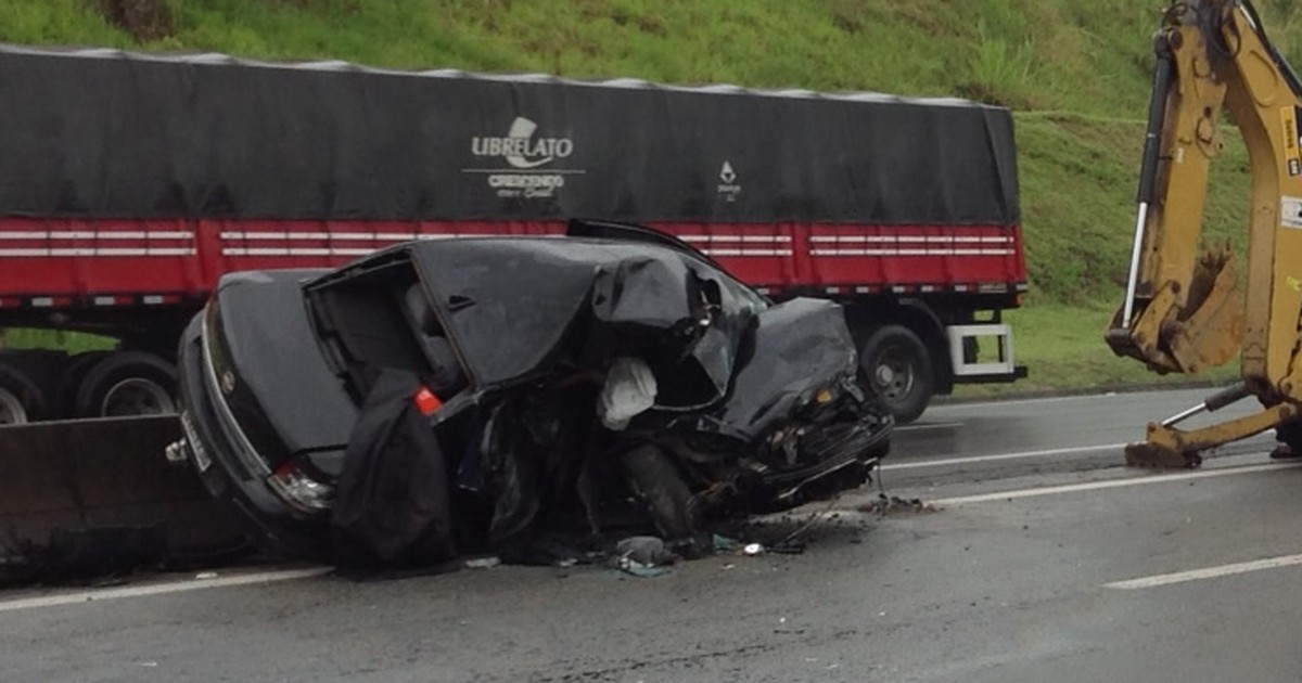 G1 - Acidente na Dutra deixa três mortos e dois feridos em Resende, RJ - notícias em Sul do Rio ...