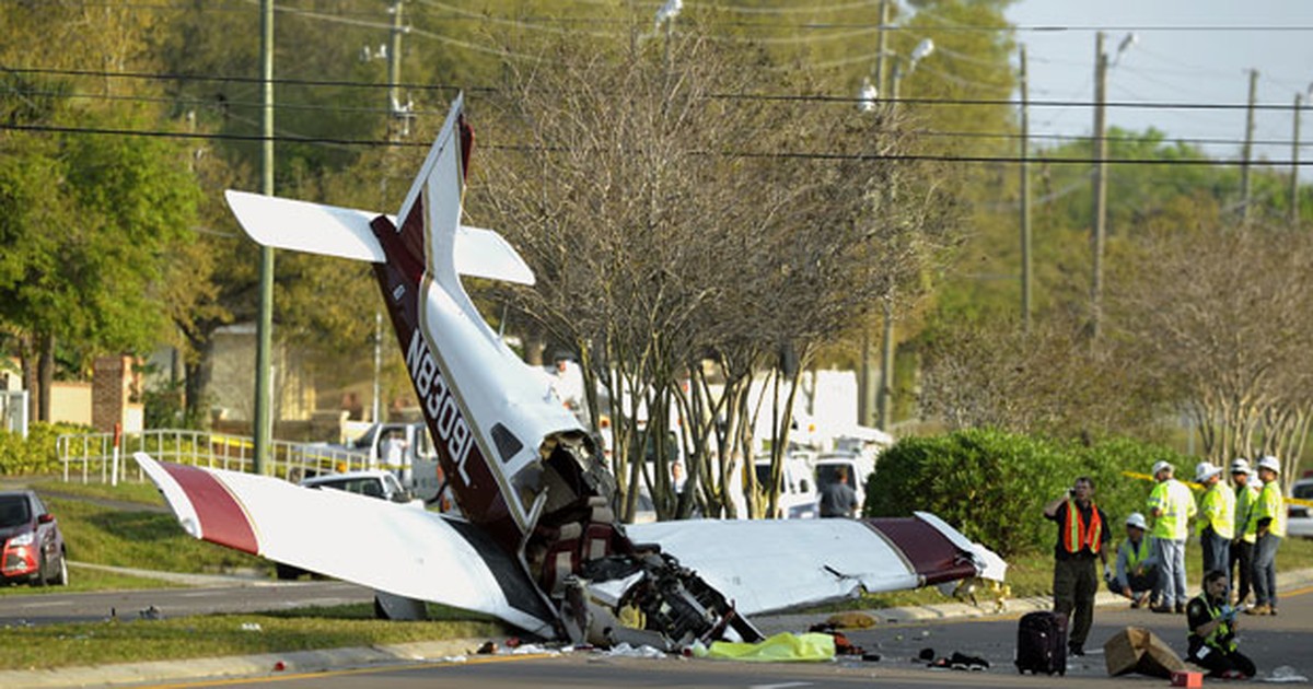 G1 - Piloto morre e adolescentes ficam feridas após queda de avião nos ... G1 - Piloto morre e adolescentes ficam feridas após queda de avião nos ...