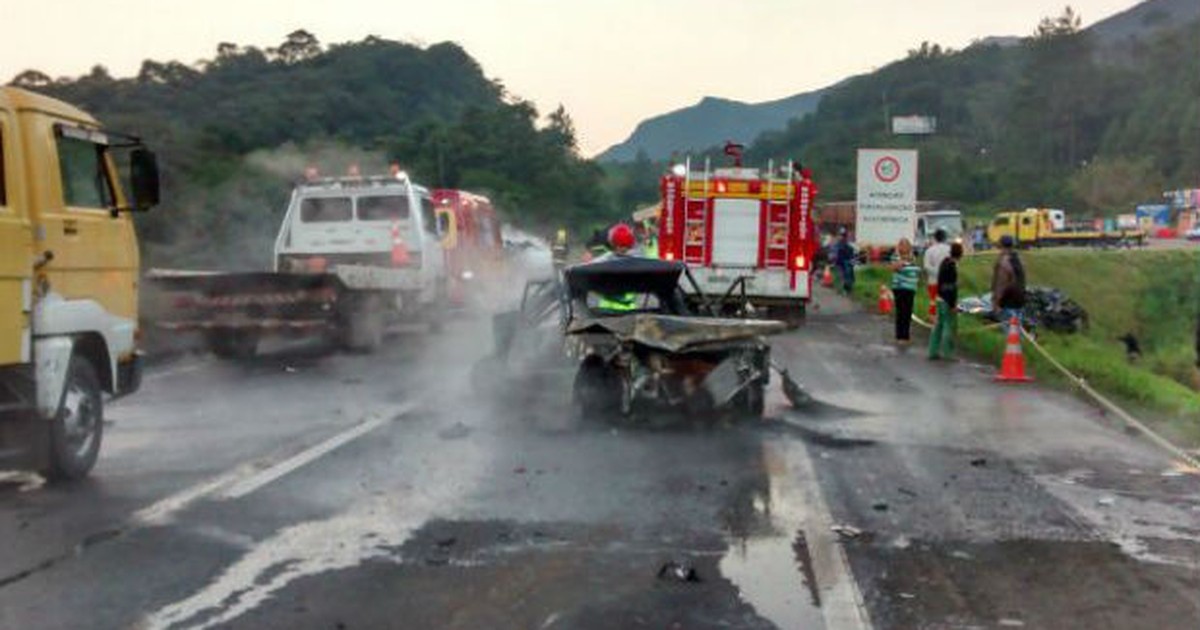 G1 Acidente deixa mortos e feridos na BR 376 em Guaratuba no Paraná