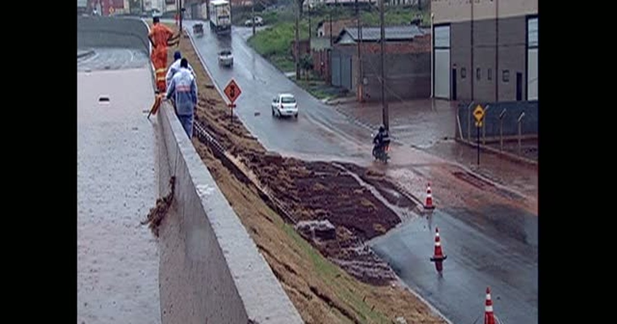 G1 Chuva causa alagamentos e deixa estrago em vários pontos de