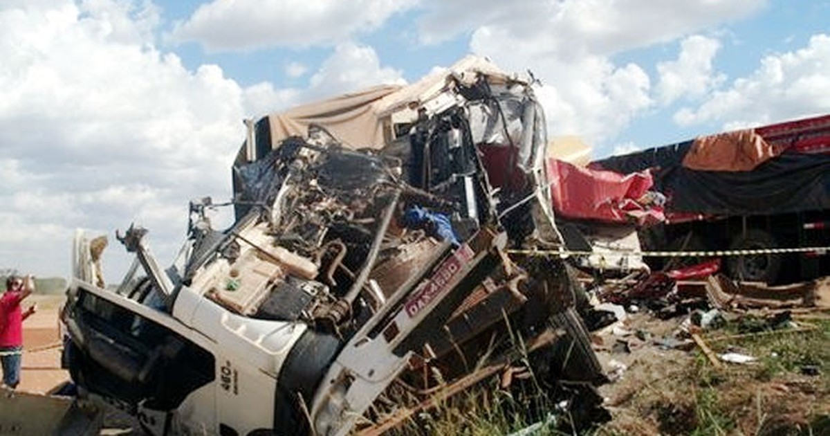 G1 - Dois morrem e seis ficam feridos após acidente em rodovia de Mato Grosso - notícias em Mato ...