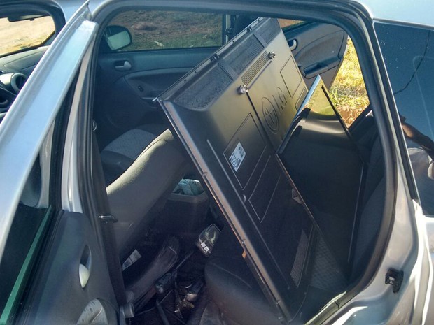 G1 - Dupla assalta casa e é presa em carro roubado em Samambaia, no DF ... G1 - Dupla assalta casa e é presa em carro roubado em Samambaia, no DF ...