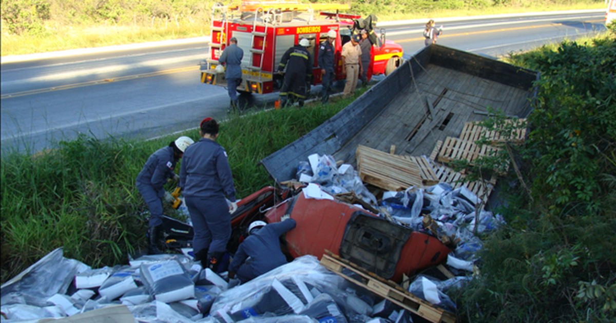 G1 - Acidente com caminhão mata uma pessoa na BR-251, em MG - notícias em Minas Gerais