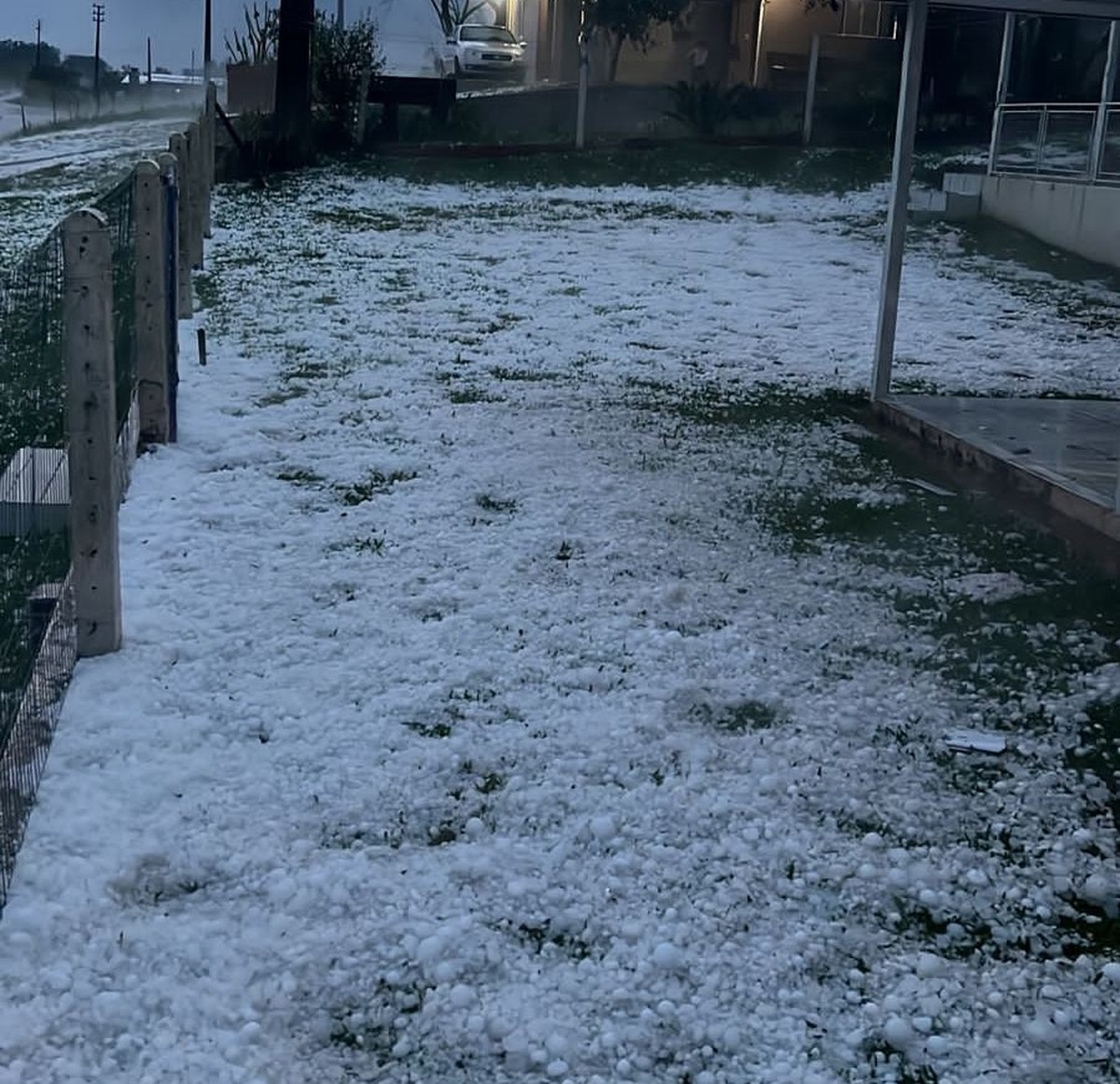 Queda de granizo muda paisagem e causa prejuízos em SC previsão é de chuva nesta quinta Santa