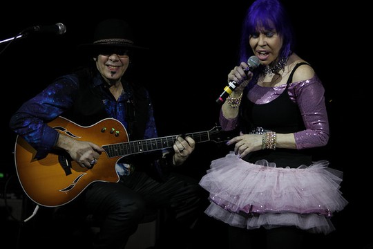 Novos Baianos voltam a cantar juntos em show histórico - ÉPOCA | Bruno ... Novos Baianos voltam a cantar juntos em show histórico - ÉPOCA | Bruno ...