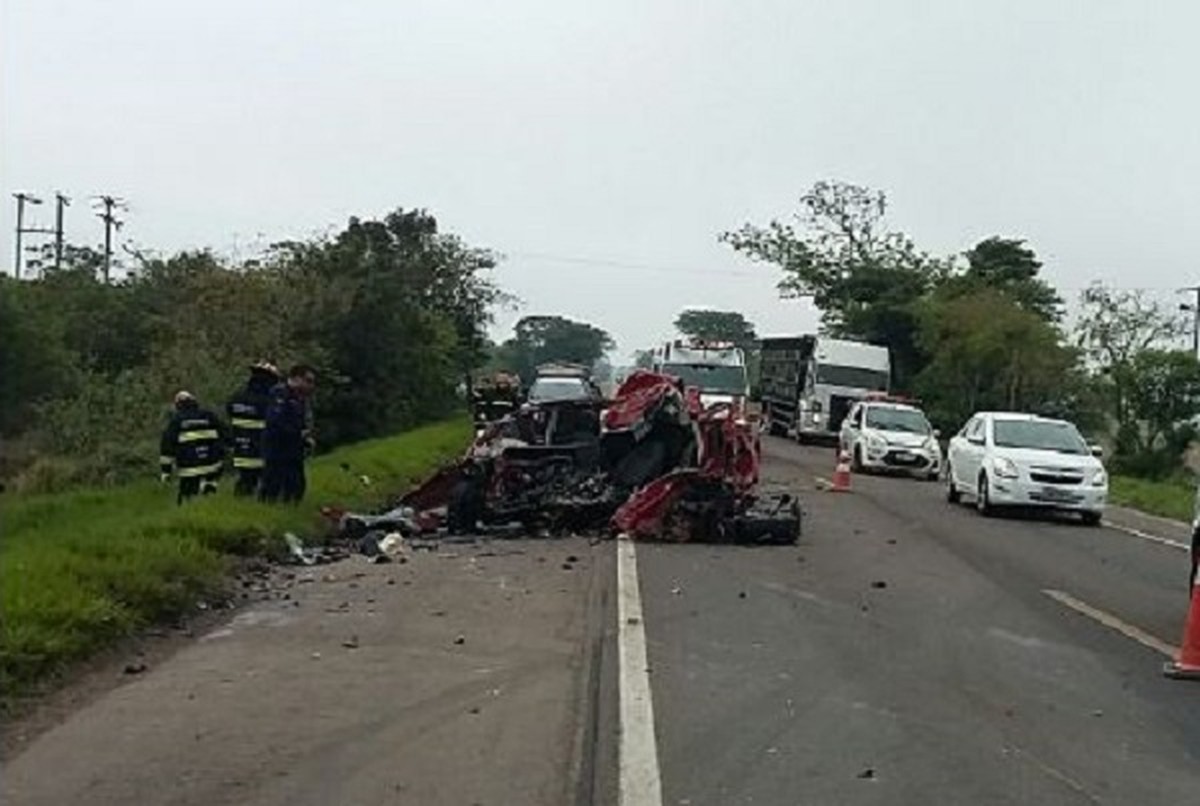Acidente entre carro e caminhão deixa um morto na BR 290 em Eldorado