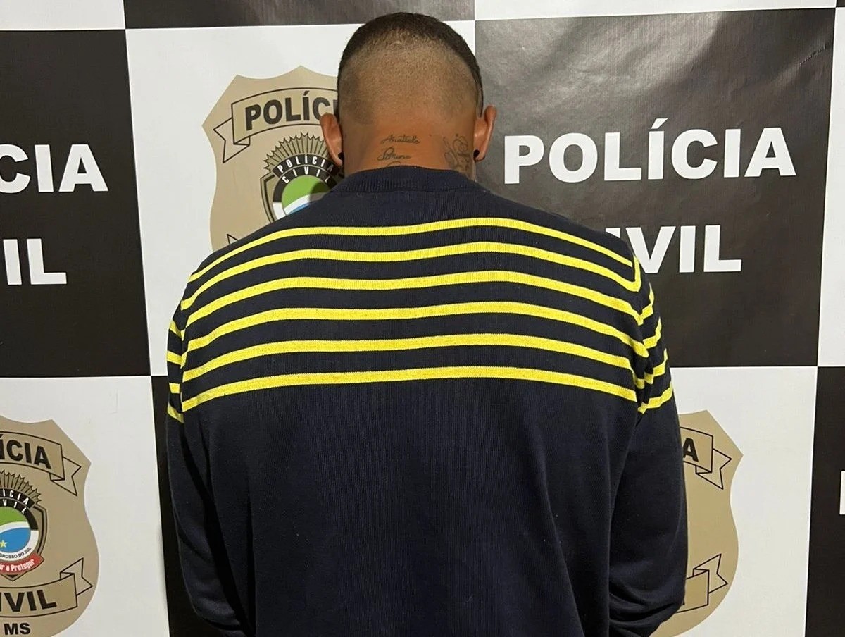 Suspeito se esconde em cima de telhado para não ser preso após matar