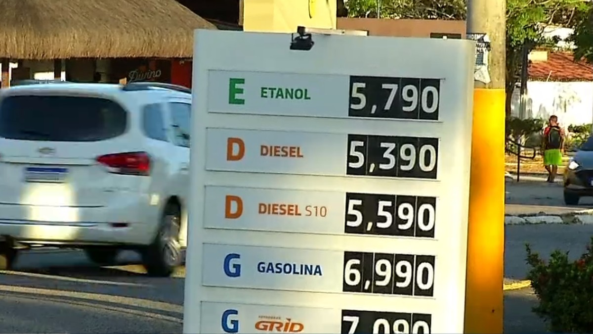 Preço médio da gasolina nos postos sobe pela terceira semana consecutiva e chega a R