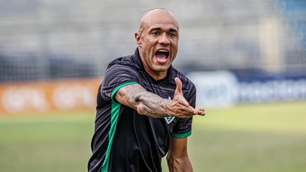 Torcedor do Manaus, você é favor da permanência do técnico Róger Silva para 2024? | manaus | ge