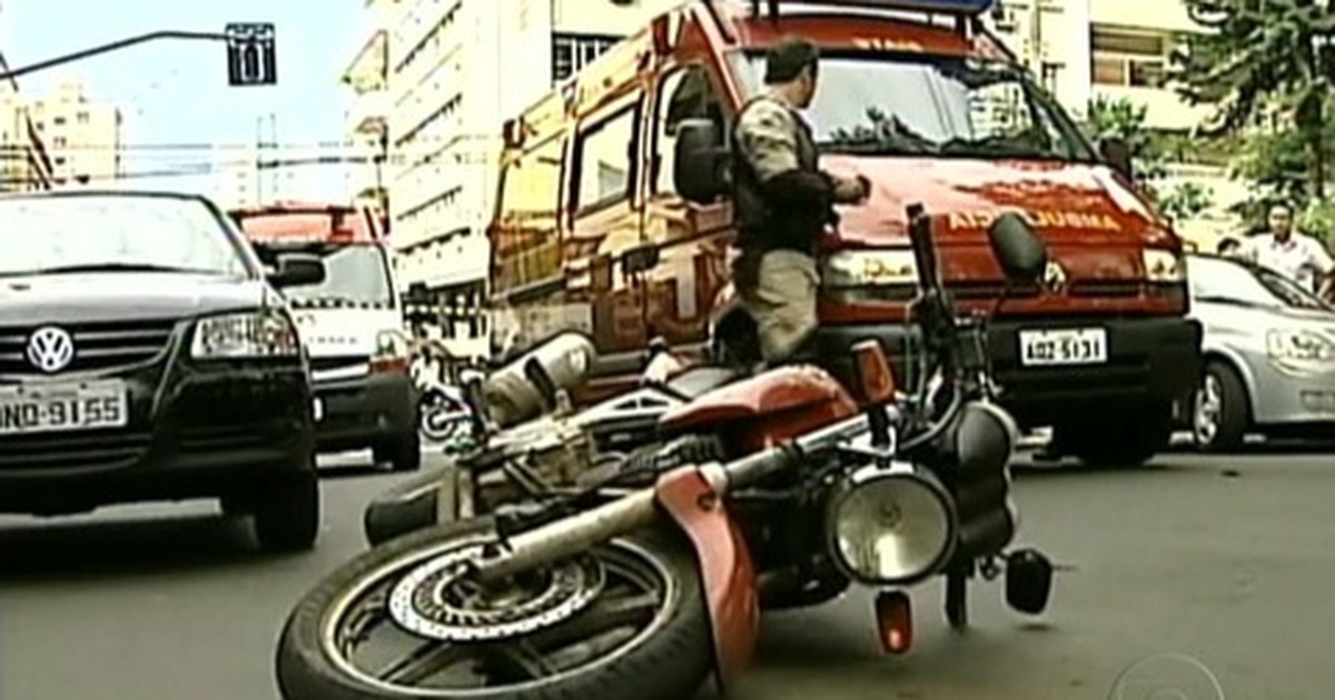 Bom Dia Brasil - Policial atira em motoqueiro após acidente de trânsito ...