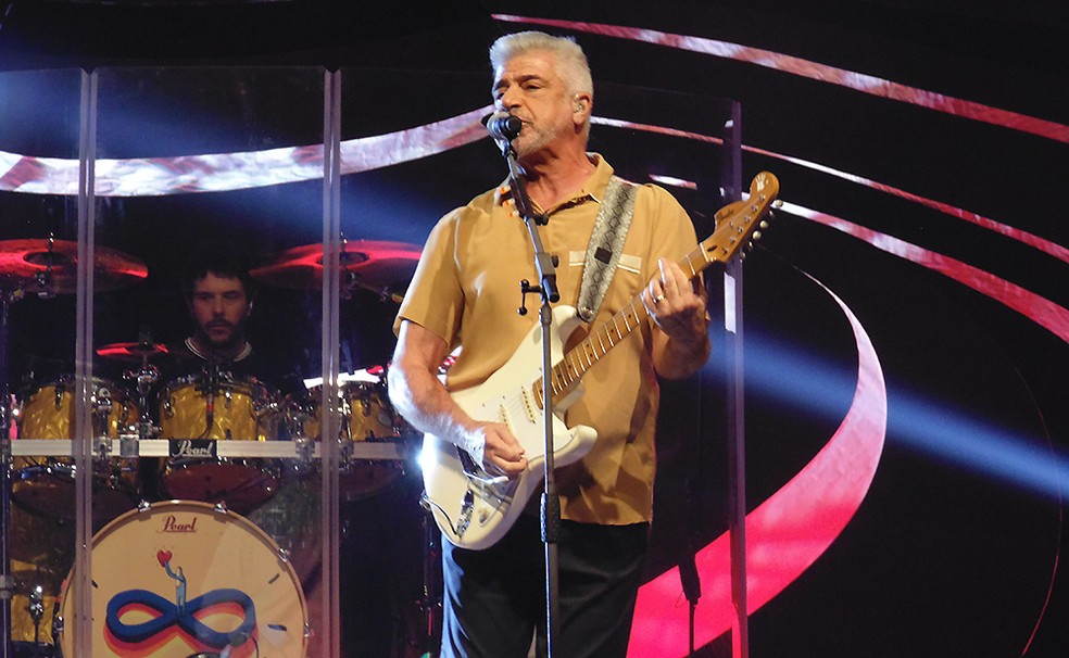 Lulu Santos canta toda forma de amor em show os sucessos de sempre para o público de sempre
