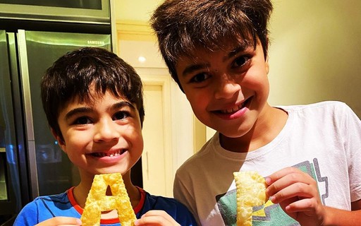 Juliana Paes repete truque de sua mãe para animar os filhos Vogue celebridade