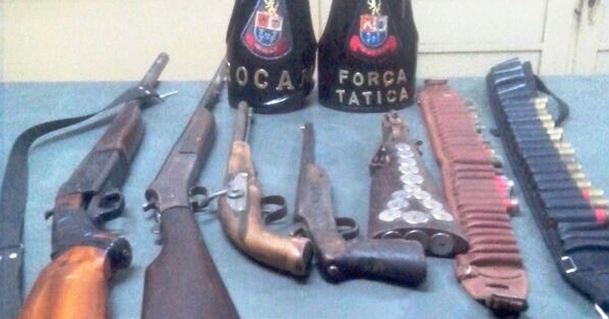 G1 - Dupla tenta fugir em moto e é presa com quatro armas em Porto Ferreira - notícias em São ...