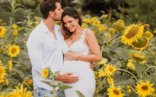 Ex BBBs Elieser Ambrósio e Kamilla Salgado anunciam gravidez Quem