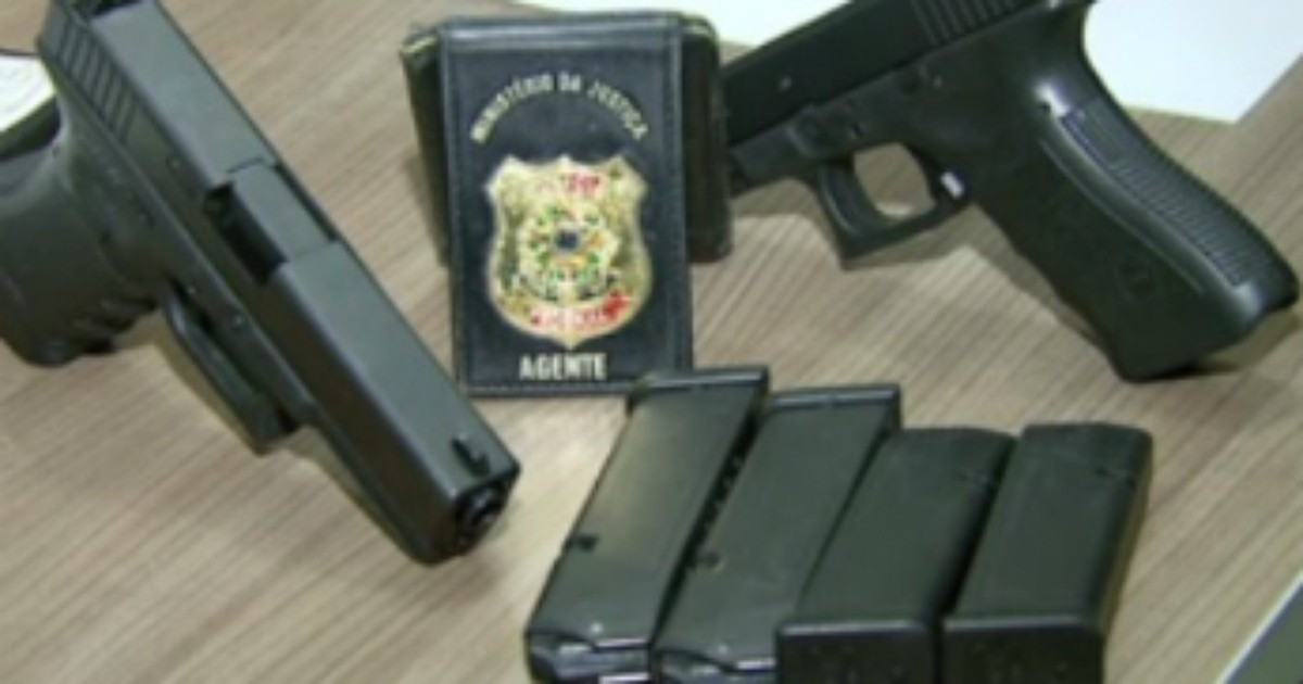 G1 Adolescente é Flagrada Com Pistolas E Carregadores Escondidos Em