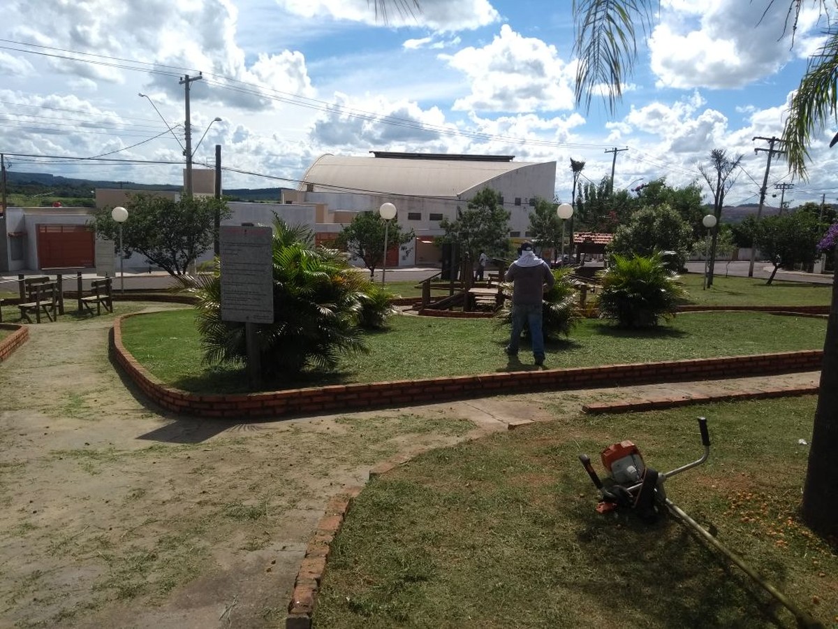 Prefeitura faz limpeza na Praça do Idoso em Agudos Agudos Melhor para Todos G