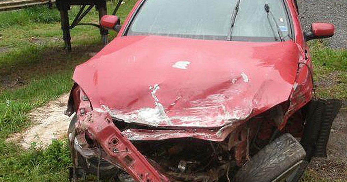 G1 - Homem morre ao ser arremessado para fora de carro na BR-153, em GO - notícias em Goiás