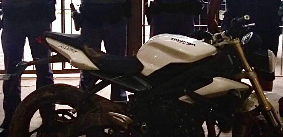 Polícia Militar recupera moto roubada por dupla armada no litoral de SP
