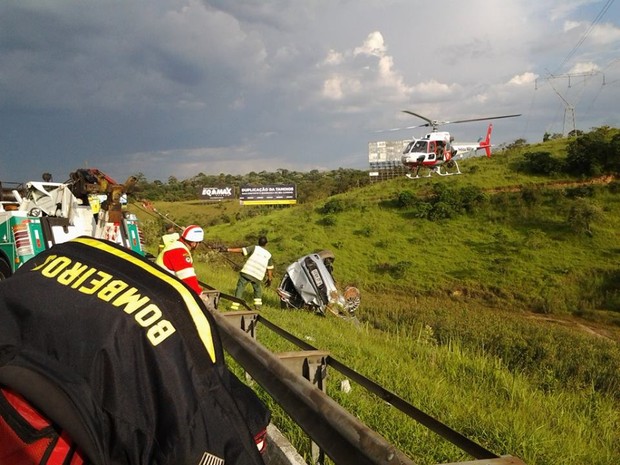 G1 - Acidente deixa homem ferido na Rodovia Ayrton Senna - notícias em Mogi das Cruzes e Suzano