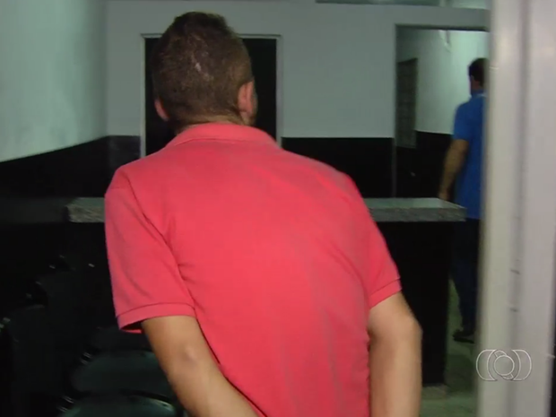 G1 Casal Suspeito De Distribuir Drogas Para Traficantes é Preso Em