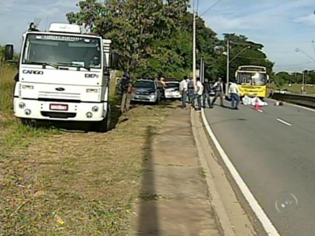 G1 - Motociclista morre após bater na traseira de caminhão em Jundiaí, SP - notícias em Sorocaba ...