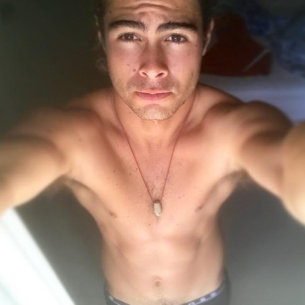 Sem Camisa Rafael Vitti Posta Foto Ainda No Clima Da Novela Segundo