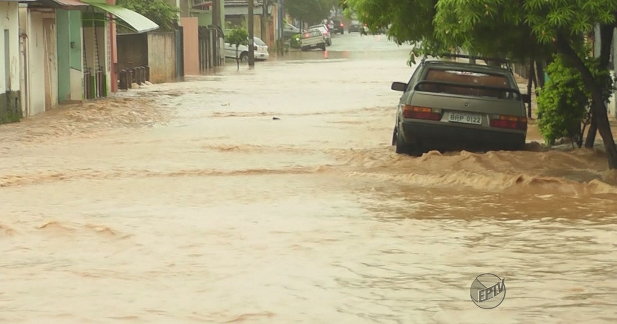 G1 Chuva De 30 Minutos Alaga Várias Ruas No Centro De São João Da Boa