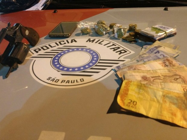 G1 Pm Prende Suspeitos De Assaltar Farmácia Em Mogi Das Cruzes