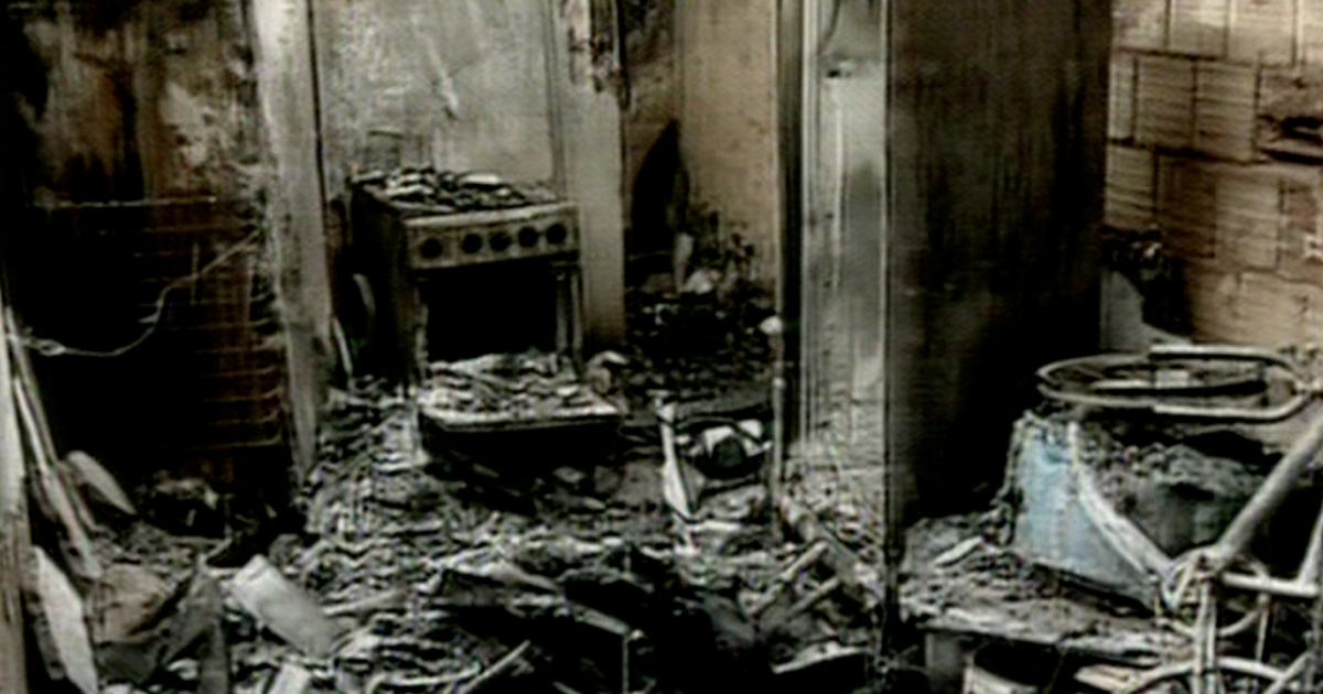 G1 - Homem fica ferido após própria casa pegar fogo em Colatina, ES - notícias em Espírito Santo