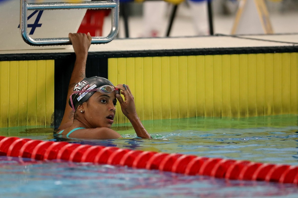 Etiene Medeiros Domina Os 50m Costas E Garante Mais Um Ouro No Open