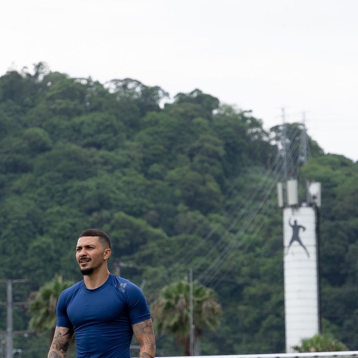 Fora dos planos Alison agradece Santos por apoio na recuperação de lesão no joelho esquerdo