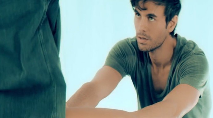 Enrique Iglesias lança clipe de ‘Duele El Corazon’ - notícias em Música