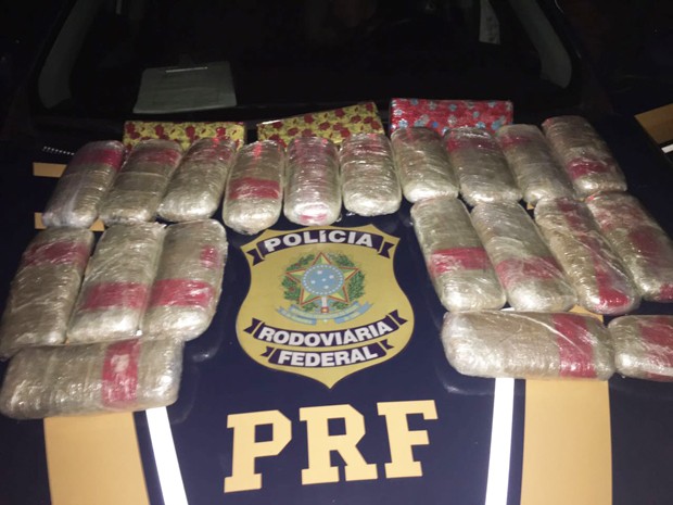 G1 Casal é Preso Com Mais De 20 Kg De Haxixe E Maconha Em Cajati Sp