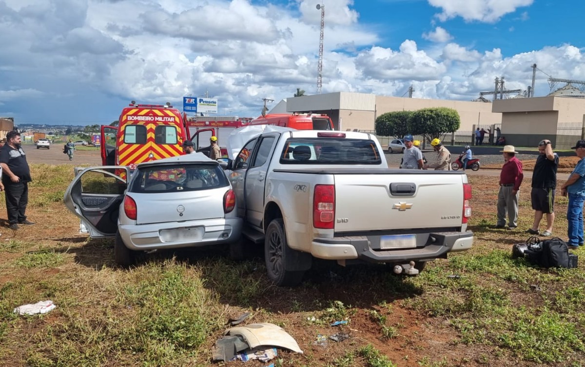 Acidente Entre Caminhonete E Carro Deixa Um Homem Morto E Dois Feridos