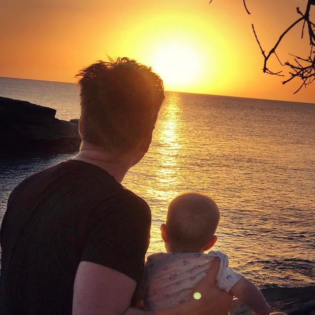 EGO - Michel Teló e a filha Melinda curtem o pôr do sol e foto bomba na ... EGO - Michel Teló e a filha Melinda curtem o pôr do sol e foto bomba na ...