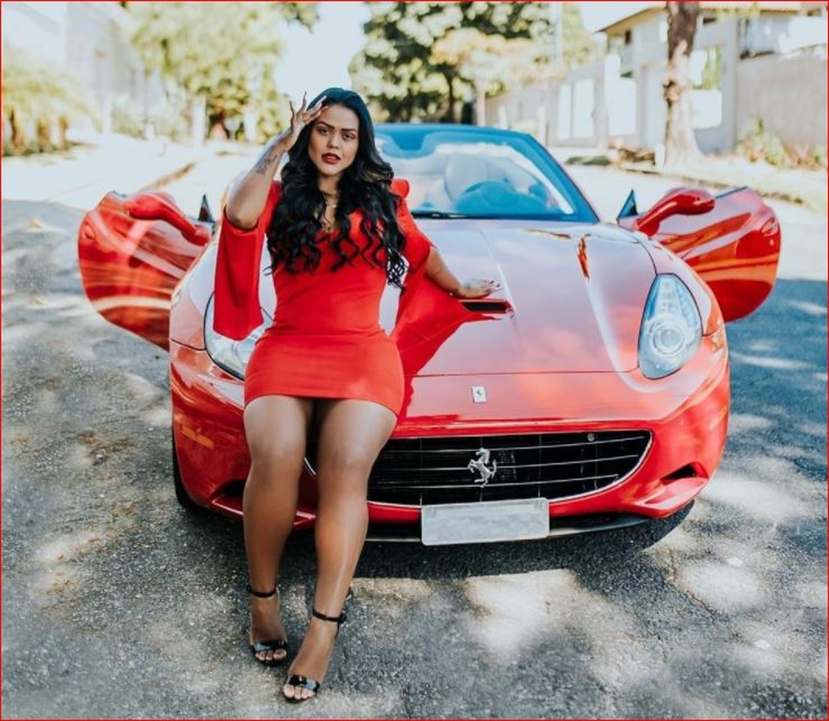 Influencer de BH é parada pela PM enquanto dirigia carro de luxo