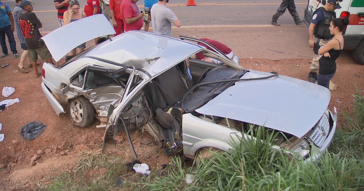 G1 - Batida entre carros deixa dois mortos em rodovia que liga Brasília a Unaí - notícias em ...