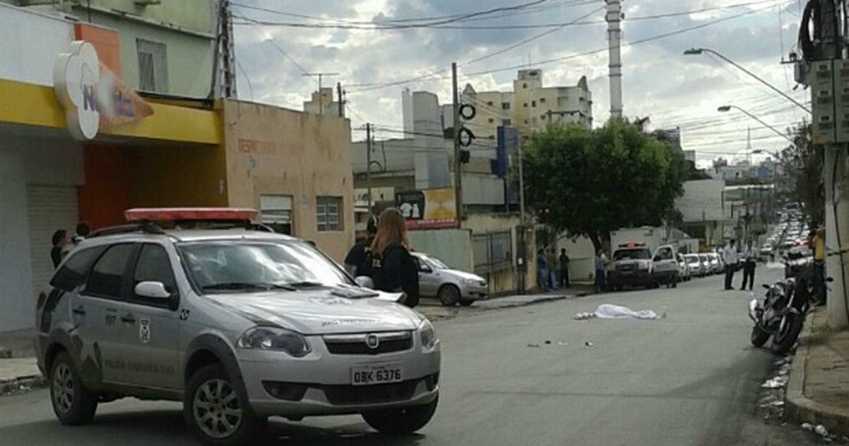 G1 - Mulher morre atropelada por moto ao atravessar rua no Centro de Cuiabá - notícias em Mato ...