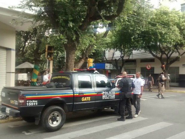 G1 - Suspeita de bomba mobiliza Polícia Militar e Gate no centro de ... G1 - Suspeita de bomba mobiliza Polícia Militar e Gate no centro de ...