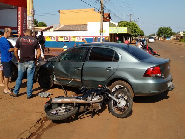G1 Jovens Ficam Feridos Após Colisão Entre Moto E Carro Em Campo